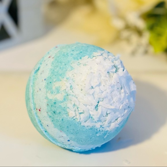 THE LATHER BARN | Bath & Body | Pia Colada Milk Bomb | Poshmark